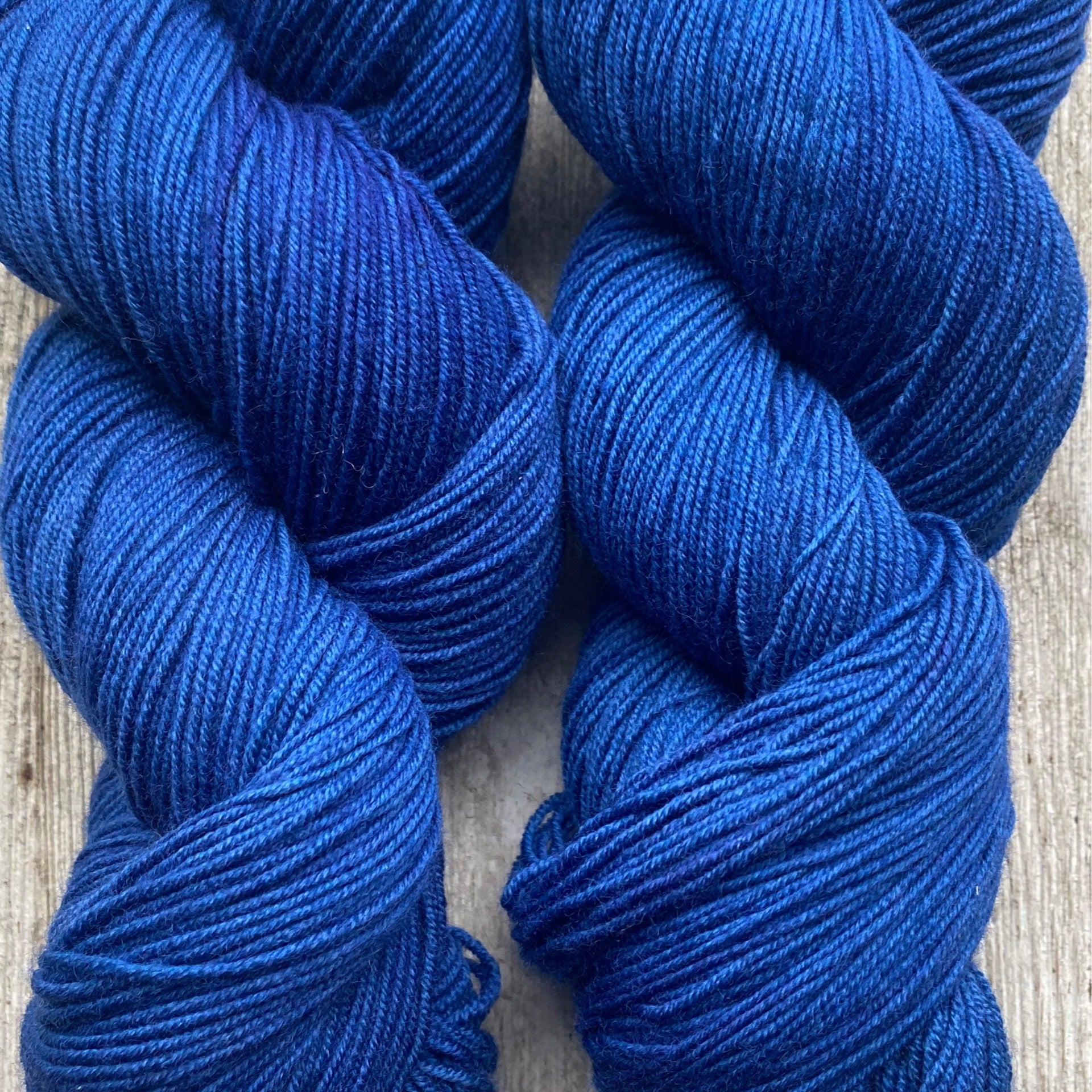 Bleu colonial foncé - Stiletto (Laine à bas fingering) | Tricot et talons hauts